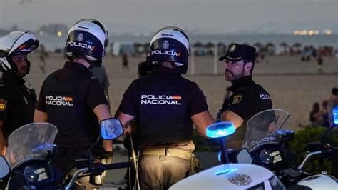 Dos Años Por Grabar A Niños Desnudos En Playas De Málaga Y Cádiz