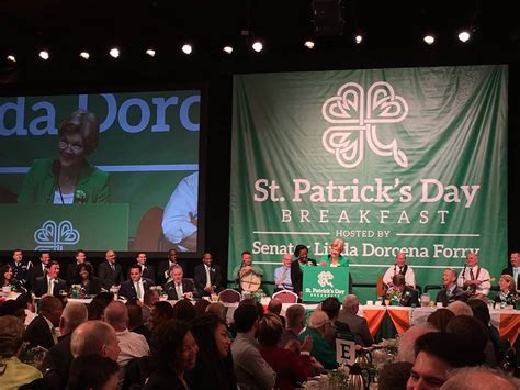 Simon Moya Smith Sen Elizabeth Warren Keeps Avoiding Indian Country