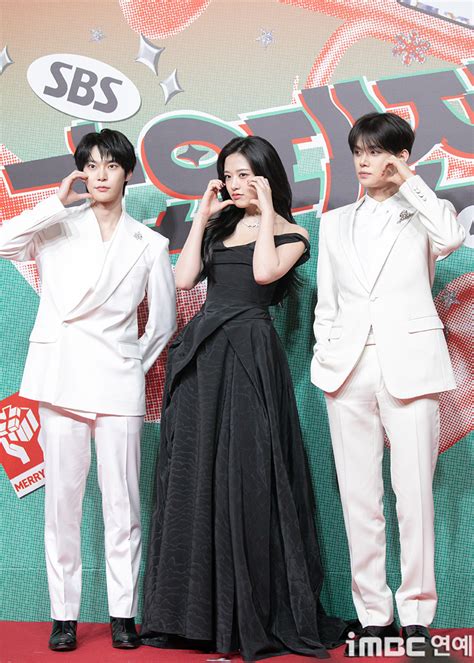 포토 도영 안유진 연준 Sbs가요대전 Mc