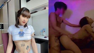Em gái xăm hình lộ clip sex