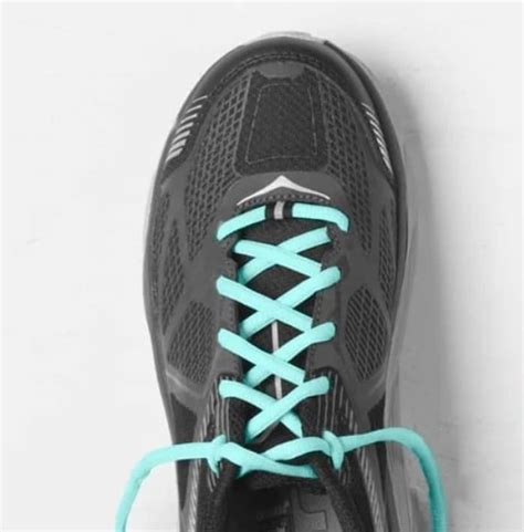 روش های خلاقانه بستن بند کفش کتانی مجله کیف شیک