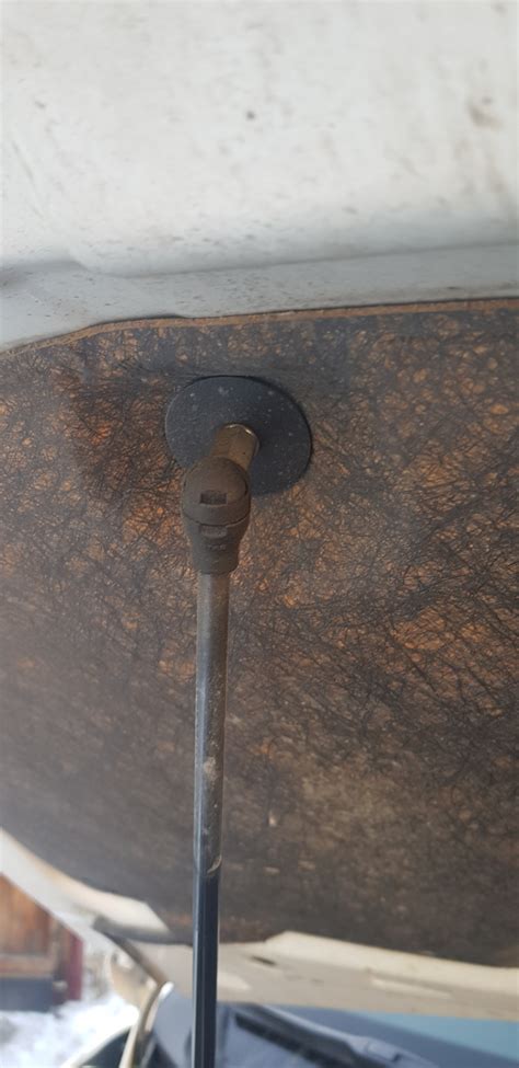 Газовые упоры капота — Toyota RAV4 (IV), 2 л, 2013 года | аксессуары ...