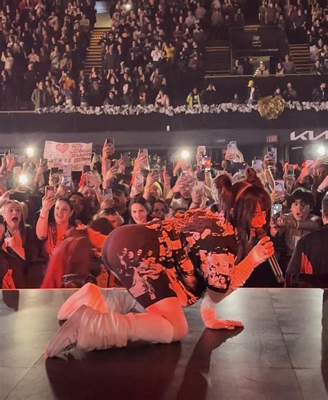 On Her Hands And Knees R Billieeilish1