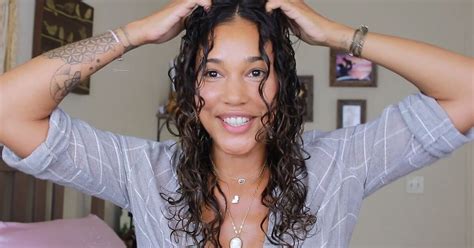 Easy Diffusing Technique How To Diffuse Wavy Hair Upstyle