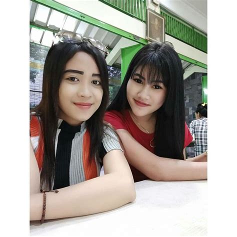 Pin By Memanjakan Mata Pria On Indogirll Style Iphone Wallpaper Twins