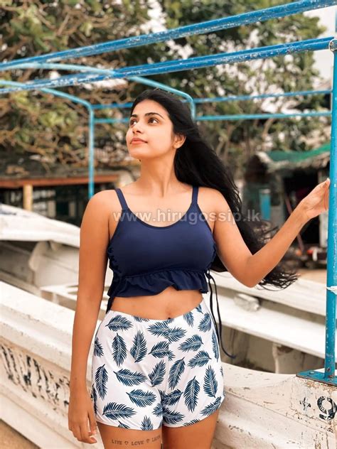 බඳින්න තිබුණා කේස් ” සුරූපී නිළි ටනාශා හතරසිංහගේ විවාහයට