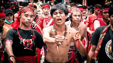 Cap Go Meh Festival Singkawangs Mystical Tatung Parade — Travelpixelz