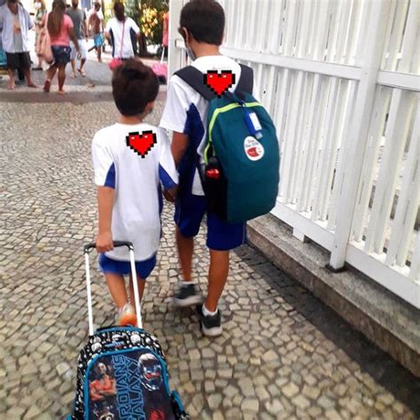 Irmãos Têm Momentos De Amor E Brigas Mãe De Menino