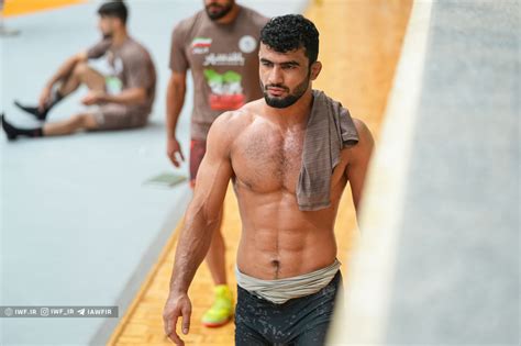 فرم بی‌نظیر علیرضا مهمدی در اردو؛ سیکس پک واضح و آمادگی صددرصدی عکس طرفداری