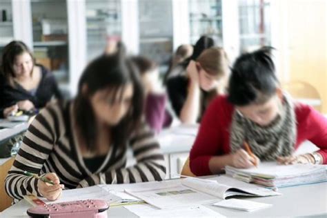 Federconsumatori Caro Scuola Libri E Corredo Costano Oltre 1000 Euro