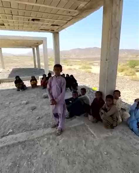 منابع خبری بلوچ از کمبود کلاس برای دانش‌آموزان شهرهای مختلف استان