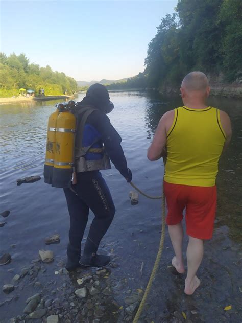 16 липня водолази аварійно рятувальної маневреної групи провели обстеження русла річки Стрий в с