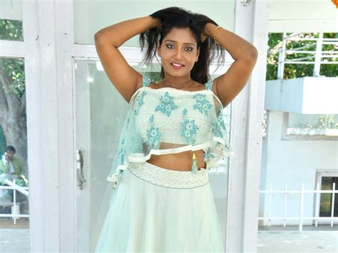 Eesha Chamundi Hq Wallpapers Eesha Chamundi Wallpapers 59063 Oneindia Wallpapers