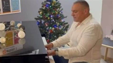 Юксел Кадриев отвръща на хапливите слухове с песен