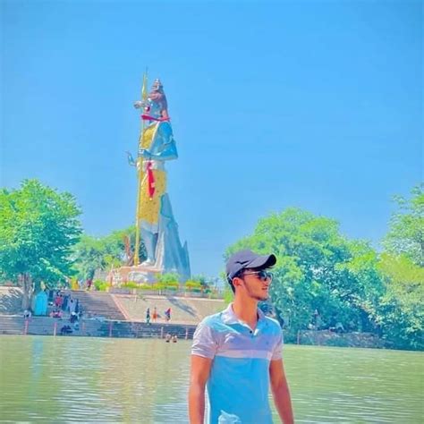 🦁𝔹𝕆ℝℕ 𝕋𝕆 𝕊ℍ𝕀ℕ𝔼🦁 Officialsameer07 On Threads