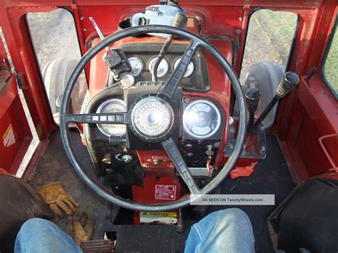 International 1568 V8