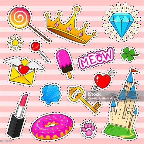 설정의 여자 패션 귀여운 패치 스티커 배지 및 핀 재미 컬렉션의 다른 요소입니다 다이아몬드 야 옹 성 Diadem 마음 사탕 키 아이스크림 벡터 세련 된 그림 0명에 대한