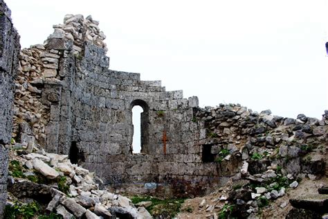 მთასაყდრის მთის ლეკნარის წმ გიორგის მონასტრის ნანგრევები