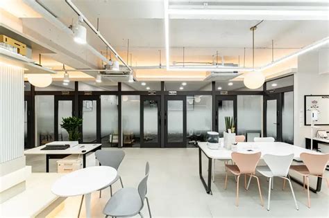 화이트톤 깔끔한 63평 공유오피스 인테리어 대구 수성구 만촌동