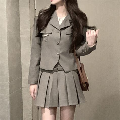 클로에랑 가을신상가을투피스 브이넥 카라 버튼 브로치 퍼프 긴팔 자켓더블 벨트 플리츠 미니스커트 투피스 셋업 세트 하객룩 데이트룩 캠퍼스룩