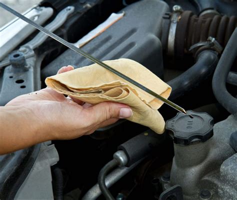 Cách Kiểm Tra Nhớt Xe Máy Bằng Que Thăm Dầu Cho động Cơ 4 Thì