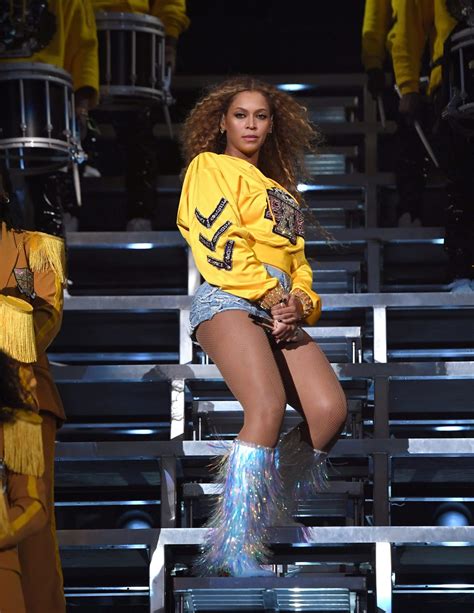Beyoncé Con Gli Stivali Di Louboutin Mostra Qual è Il Coachella Style Che Spacca