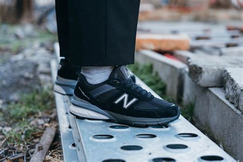 New Balance 990 V5