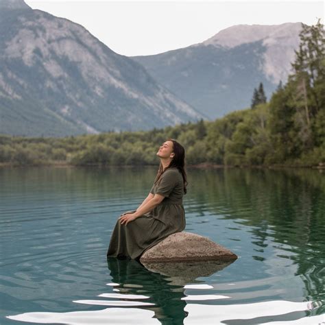 Fetching And Displaying Movie Data With Cast Details Using Javascript