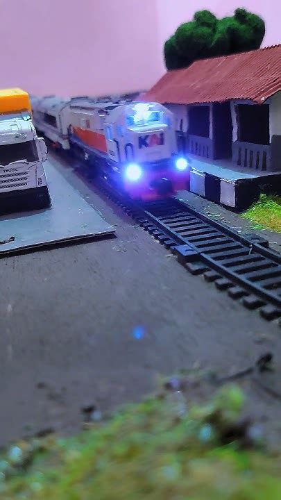 Kereta Api Cc201 Diorama Kereta Api Indonesia Keretaapi Mainan Train Shorts Youtube
