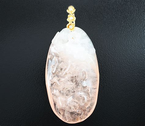 Золотой кулон с уникальным крупным резным полихромным бериллом 74 47 карата и бриллиантами