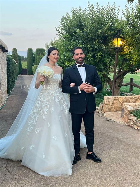 صور طلة ماريتا الحلاني في حفل زفافها فستانها أنثوي بتفا جمالك