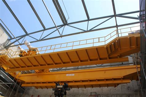 Започна монтажът на 30 тонен кран в сградата за приемане и буферно съхраняване на опаковки с