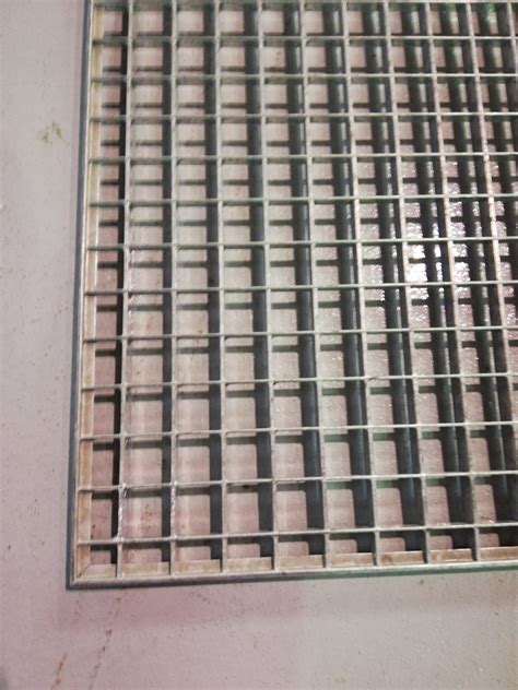 Caillebotis 30×30 1054×1248 Sinfina