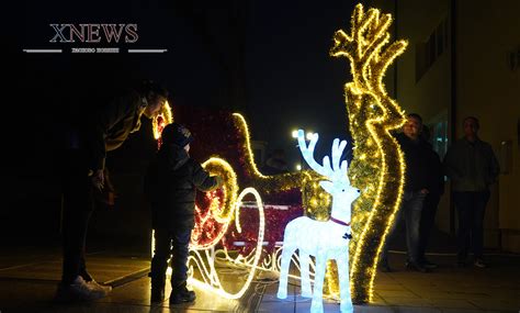 Коледната украса грейна в Минерални бани ВИДЕО Xnews