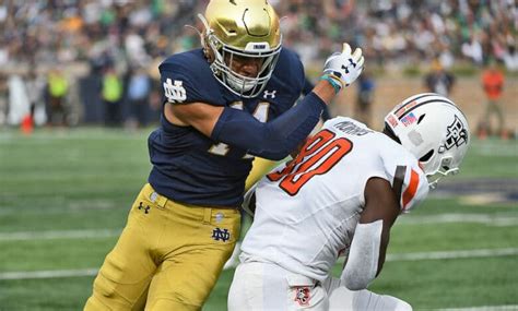 Notre Dame S Kyle Hamilton Pegged One Of College Footballs Best