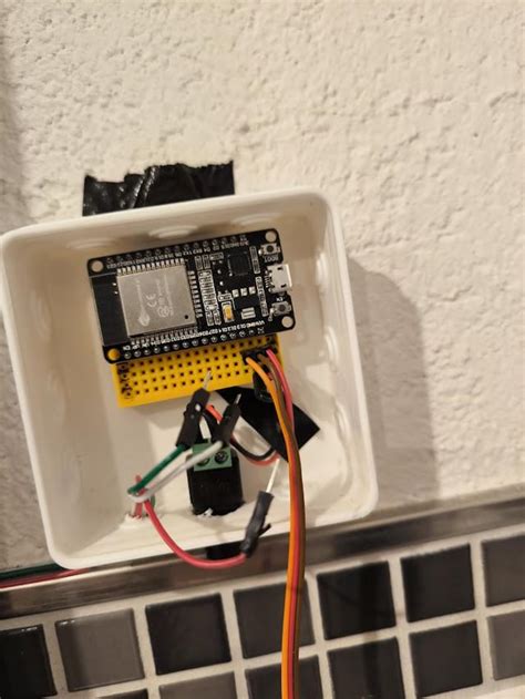 I Build A Light With An Esp32 And The Jumper Wire Plastik Keeps Melting