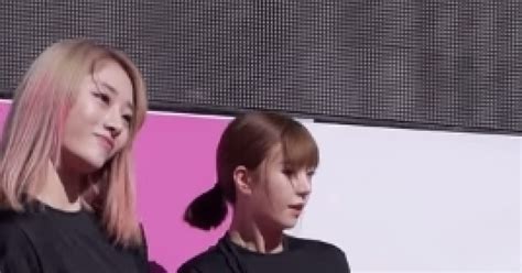 영상 형광 타이츠 아래 속옷이식스밤 무대의상 논란