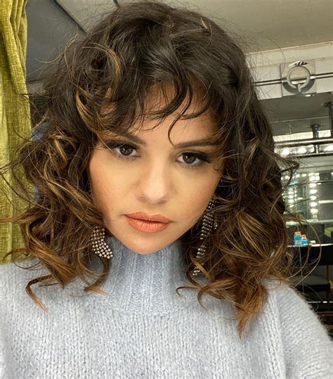 Medium Wavy Hairstyles With Bangs