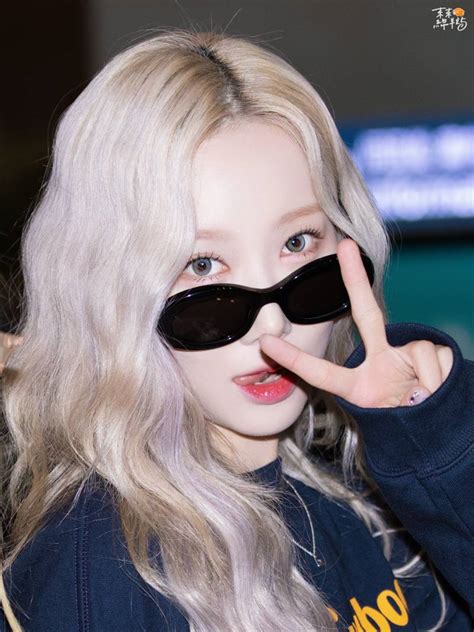 더쿠 은발하고 비주얼 너무 폭룡적인 여돌