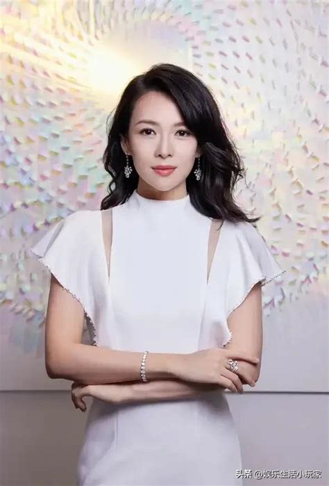 章子怡最新時尚造型，高貴典雅，清冷美艷 每日頭條