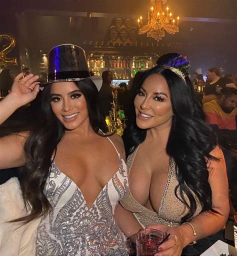 اولین دوست‌پسرم میگفت شبیه این مادر و دخترم نظر شما چیه؟☺