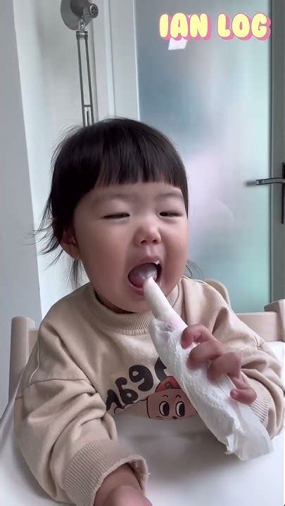 16개월 아기 개인기 대방출🤭 Feat 요거트 먹방은 덤 Youtube