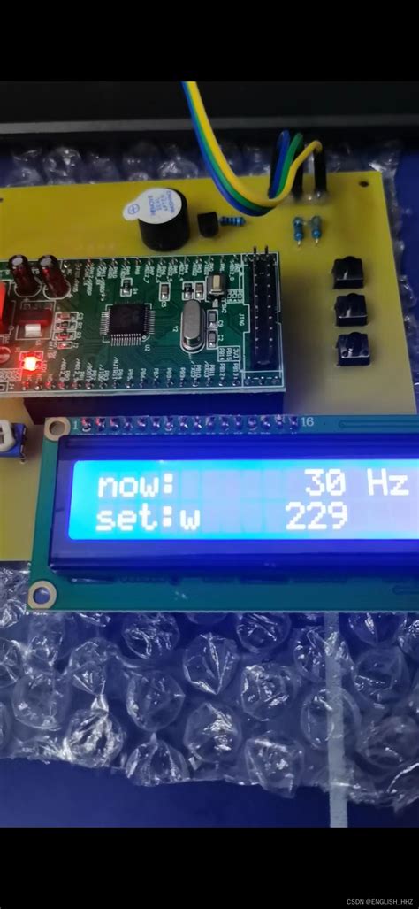 90、基于stm32单片机数字频率计频率检测配ne555脉冲发生器设计程序原理图pcb源文件参考论文硬件设计资料元器件清单等