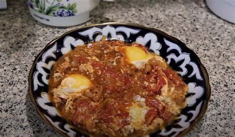 Яичница с помидорами — простые рецепты на сковороде