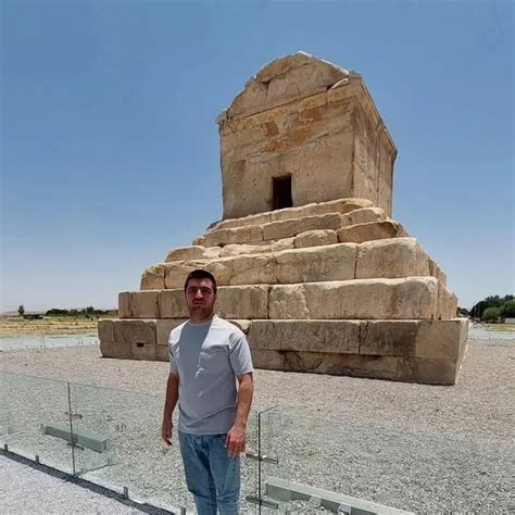 ‎امید اسدپور کیوج‎ Omid Asadpour • Threads Say More