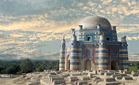 Pakistan Is Uniquely Placed To Take Advantage Of Religious Tourism