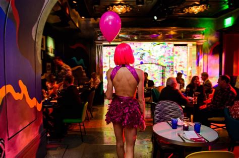 15 Fun Places To Eat On The Las Vegas Strip