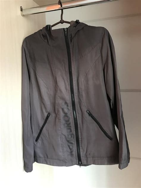 Куртка плащ — ціна 99 грн у каталозі Плащі Купити жіночі речі за доступною ціною на Шафі