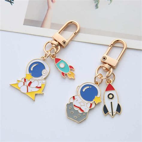 Wholesale Cartoon Lovely Astronaut Rocket Widget Ornaments Key Chain Bag Key Ring Fashion