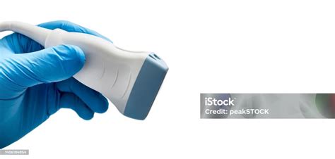 의사의 손 클로즈업에있는 초음파 기계의 의료용 초음파 프로브 흰색에 격리 초음파 절차 초음파에 대한 스톡 사진 및 기타 이미지